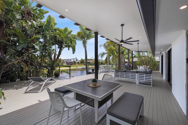 Waterside Oasis Broadbeach 5 Bedroom Water Views. Pet Friendly - Broadbeach