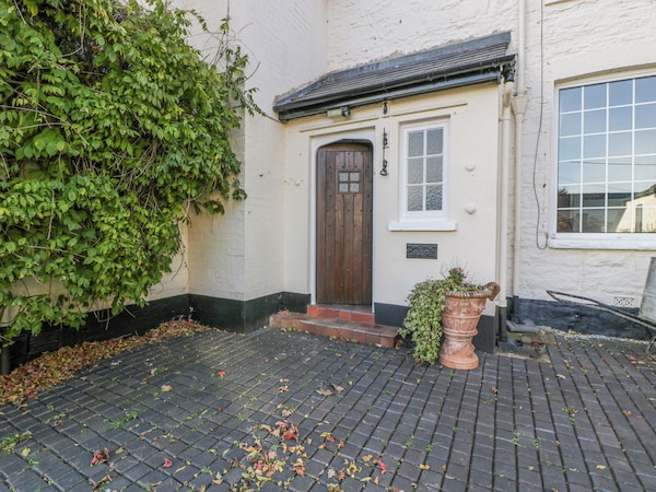 The Coach House, Family Friendly, With A Garden In Abergavenny - Monmouthshire