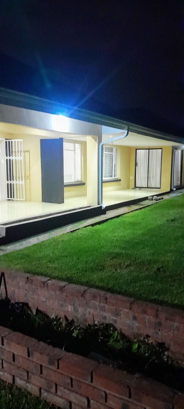 Family Friendly Environment With A Big Garden And Barbeque Area - Harare