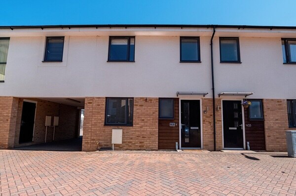 Spacious 3 Bed, 2.5bath-sleeps 6 - Peterborough