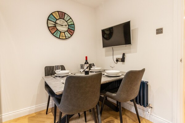 Charming Home In Bromsgrove: Perfect For Groups - Bromsgrove