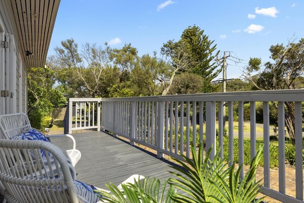 Rye Beach Retreat - Newly Renovated - 1 Night Free!* - Newly Renovated, Freshly Painted, Private Garden - Rye