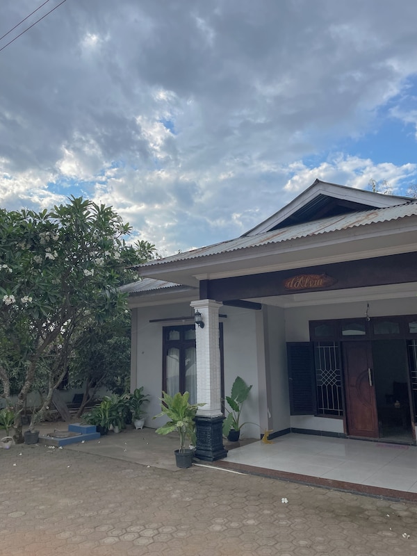 Dalvin: Room 2 - Comfort Nest | Near Airport - Labuan Bajo