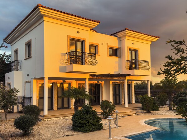 Beachfront Villa With Private Pool And Exotic Fruit Garden - Kıbrıs