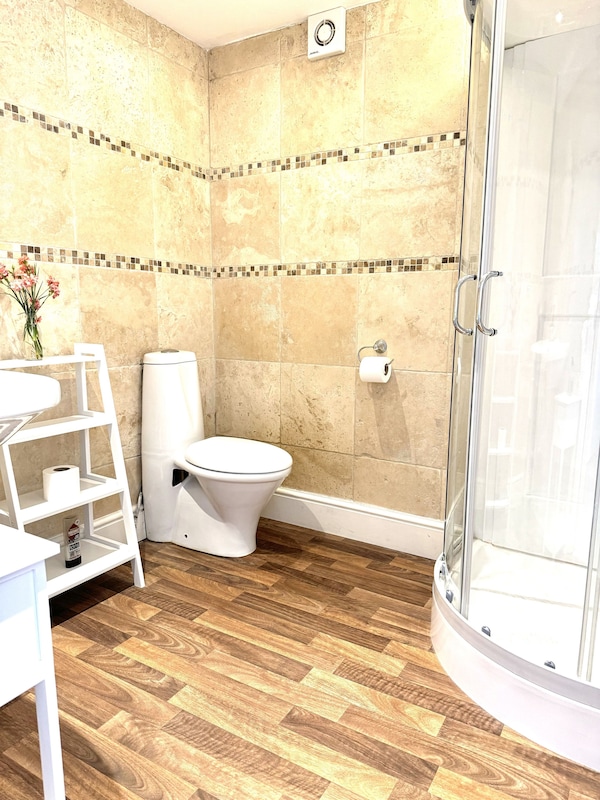 Deluxe, 4 Bed Apartment In The Centre Of Llandovery - Llandovery