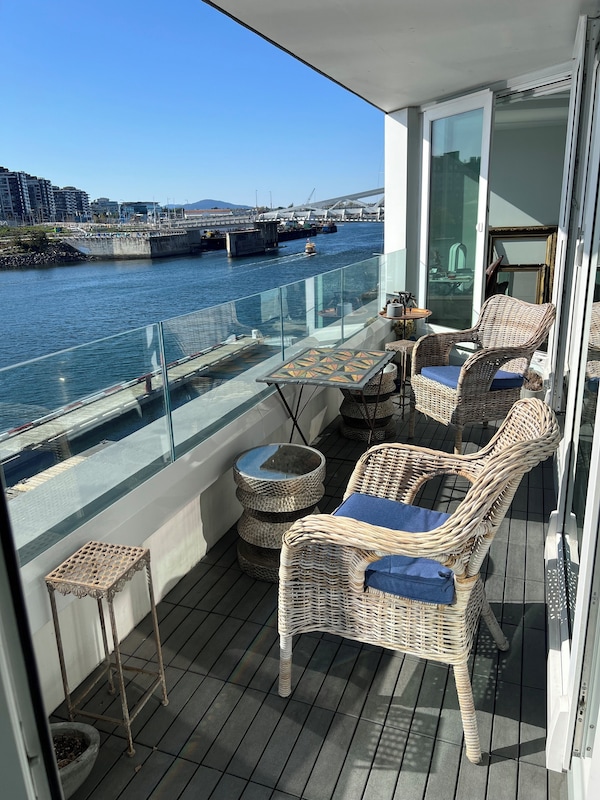 Spectacular Waterfront Executive Suite! - 오크 베이