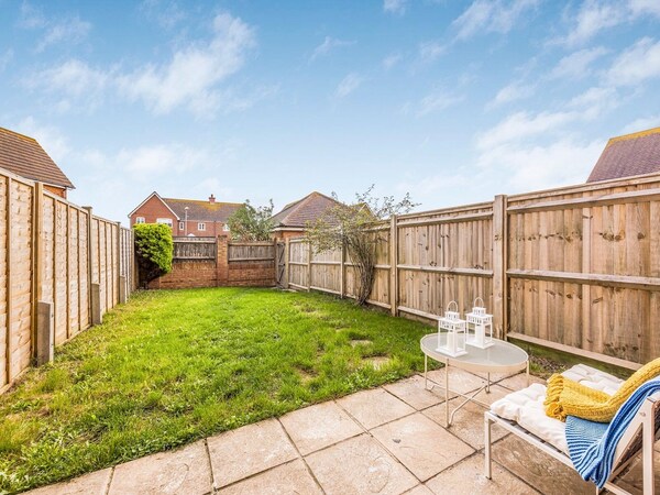 Charming Coastal Home With Garden | Pass The Keys - Bracklesham Bay