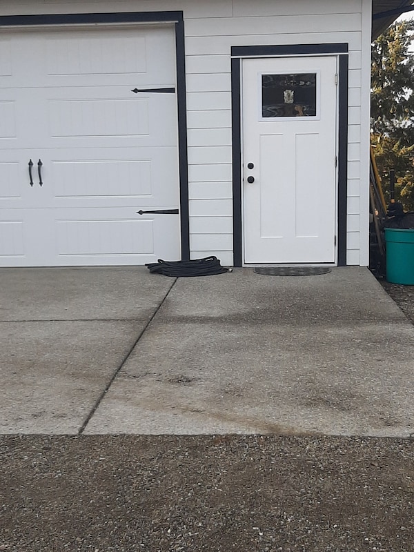 Private. One Bedroom Apt. On Acreage In Exclusive Neighborhood. Spectacular View - Vernon