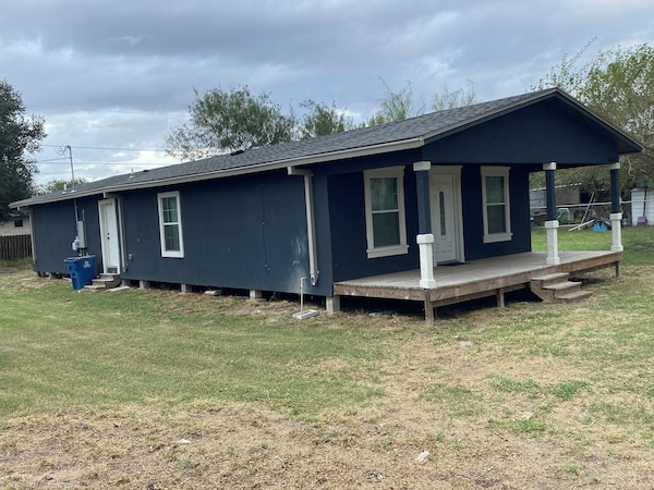 Charming 3-bedroom House In Delightful San Benito With Wifi, Central Ac And Heat - Harlingen, TX