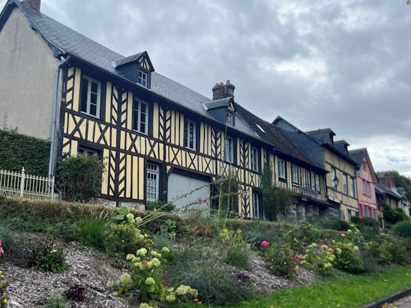 Gîte Au Fil Du Bec\nsitué En Plein Coeur Du Bec-hellouin Et Au Pied De L'abbaye ! - Château du Champ de Bataille