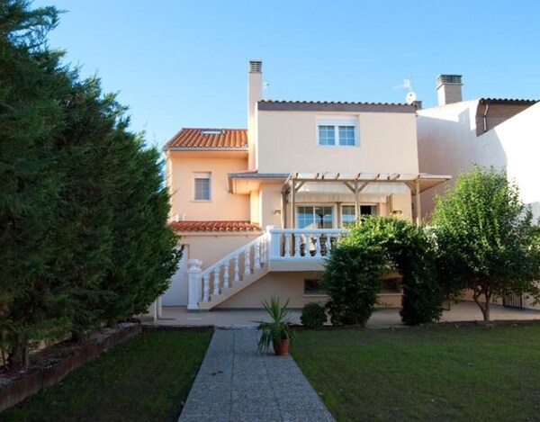 Casa Rural 'Reyno De Bardenas' Con Terraza Privada, Jardín Privado Y Wi-fi - Navarre