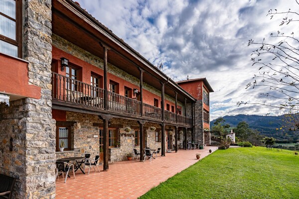 Apartment 'Geografía' With Mountain View, Shared Terrace And Wi-fi - Villaviciosa