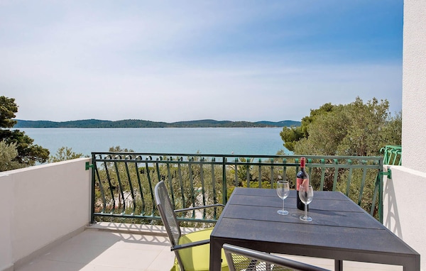 Amazing Apartment In Pirovac - Tisno