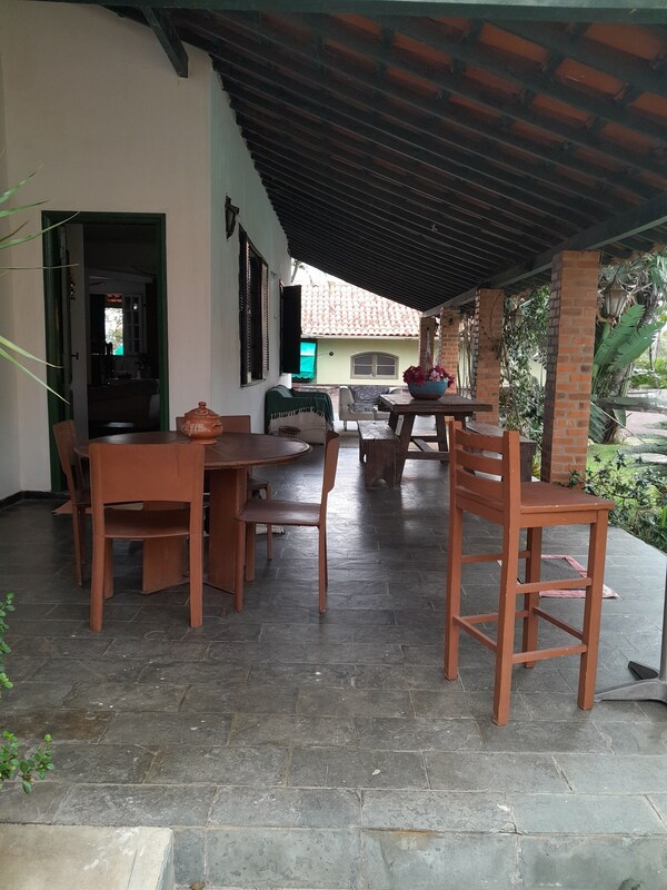2-storey Colonial Mansion 400 M From The Beach. Large Balcony, Swimming Pool, Barbecue. - Niterói