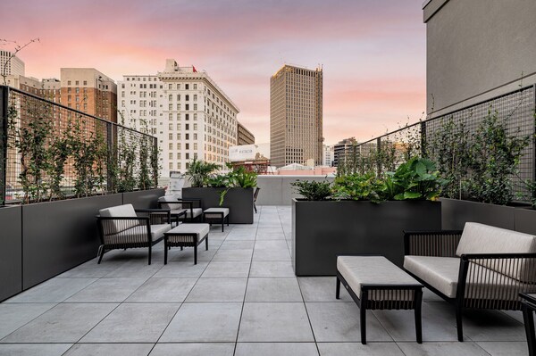 2br Rare Find! Rooftop W/ Skyline Views | The Mayfair - Mardi Gras New Orleans