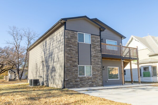 3br Furnished Near Mcconnell Afb & Spirit Fast Wifi & Parking - Derby, KS