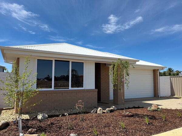 Boating & Vines Lakeside Retreat - Nagambie