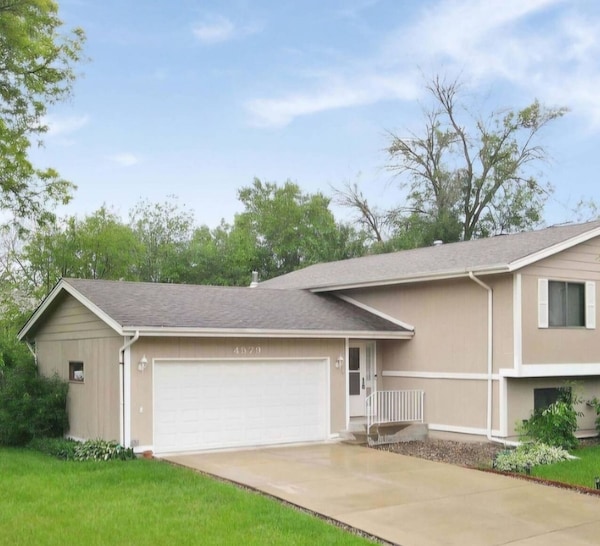 Spacious,newly Remodeled Kitchen Centrally Located Savage - Farmington, MN