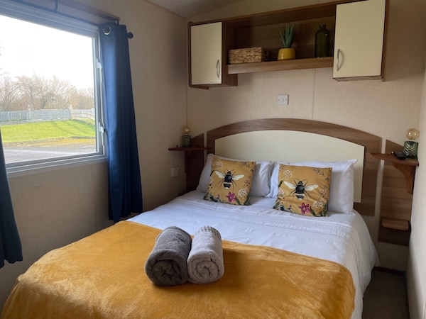 Homely 3 Bedroom Caravan In Cirencester - Cotswolds