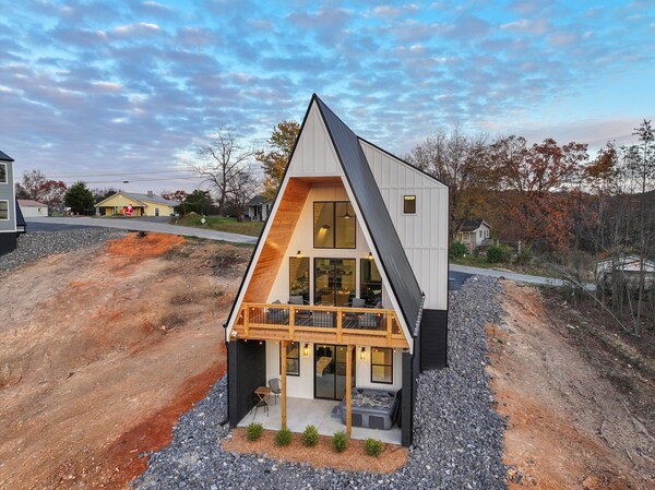 Urban Vista | Modern Design | A-frame Cabin W/ Views! - Lookout Mountain, TN