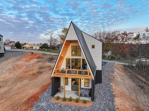 Urban Vista | Modern Design | A-frame Cabin W/ Views! - Lookout Mountain, TN