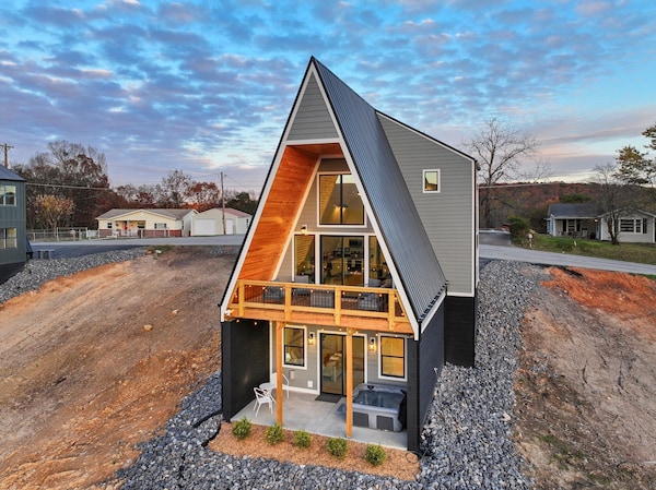 Cottonwood Crest A-frame Cabin | Bluff Views | Hot Tub! - Lookout Mountain, TN