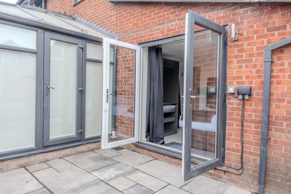 Cosy Annexe With Hot Tub And Outdoor Cinema - Manchester