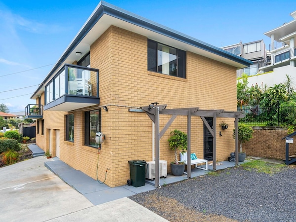 Salt & Sand Getaway - Coastal Paradise At Bayside Duplex With Stunning Shaws Bay Views - Ballina