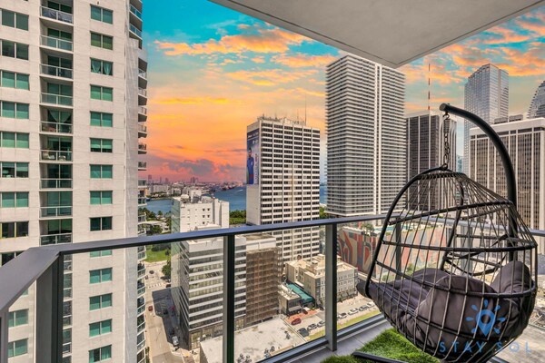 1 Br Apartment With Amazing Pool And Gym - Miami Lakes, FL