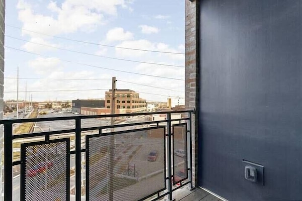 Cozysuites L Chic 1br, Bottleworks Indy #5 - Indiana (State)