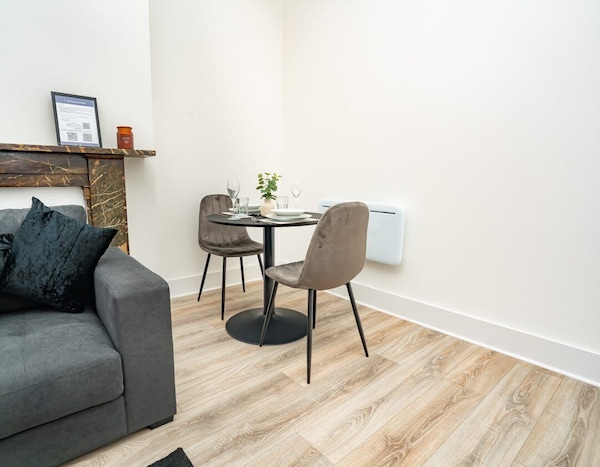 Characterful 1 Bedroom Apartment In Cheltenham Centre - Gloucestershire
