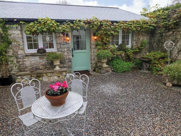 Little Cloud, Romantic, Character Holiday Cottage In Cowbridge - Vale of Glamorgan