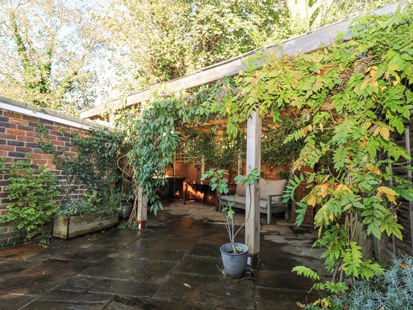 7 Daltons Place, Pet Friendly, With Open Fire In Arundel - Sussex, United Kingdom