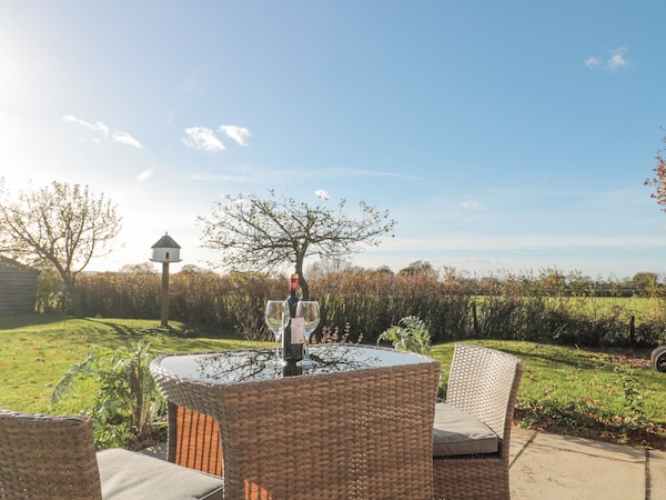 The West Wing, Romantic, With A Garden In Potterne - コッツウォルズ