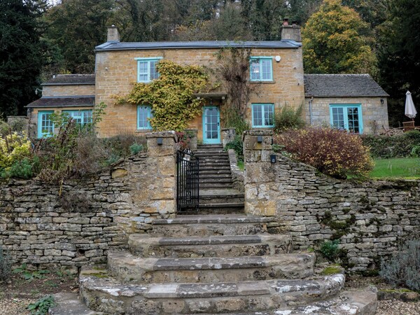 The Snicket, Pet Friendly, Character Holiday Cottage In Northleach - コッツウォルズ