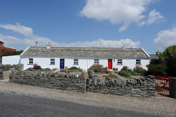 A Stonecutters Cottages  That Sleeps 2 Guests - Doolin