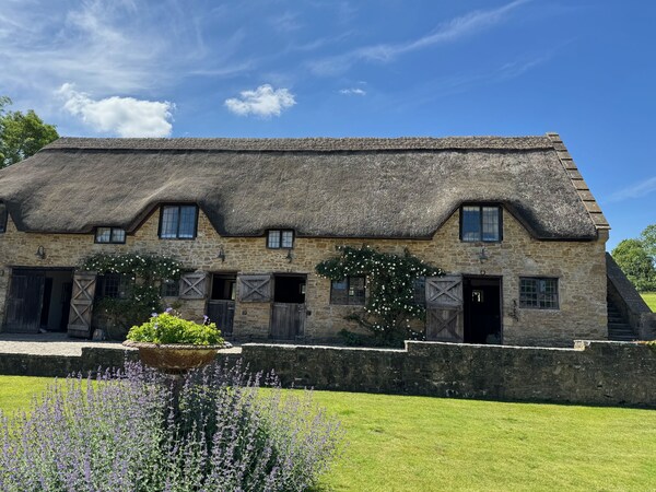 Jerards Stables -  Sleeps 4 Guests  In 2 Bedrooms - Sherborne