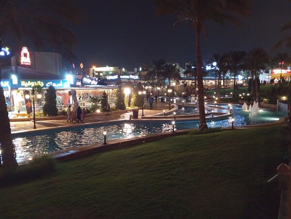 Ensuite 3 Bedrooms , 3 Bathrooms Cairo Rehab Gated Community 24/7 Security - Égypte