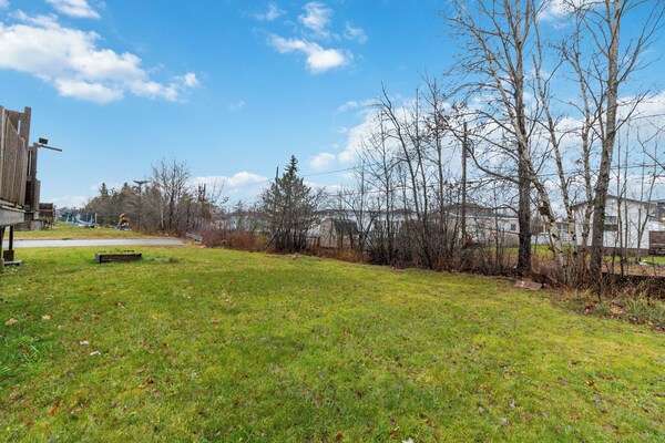 Comfortable 3 Bedroom Home ,Great Location And Closer To Magnetic Hill. - Moncton