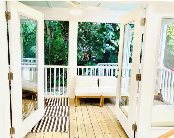 Enchanted Silverlight Cottage In Park Circle, North Charleston, Sc - South Carolina