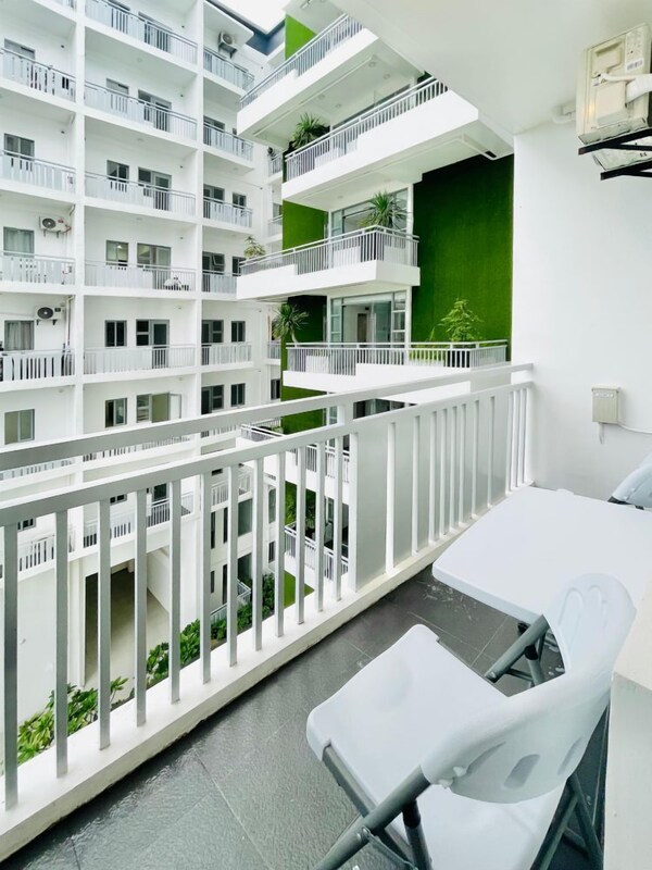 Cozy Studio With Pool And Balcony - Iloilo