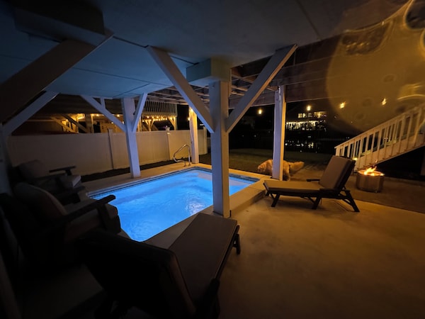 New Stunning!canal Front Home With Dock,tiki Bar And Pool!steps To The Beach! - Ocean Isle Beach, NC