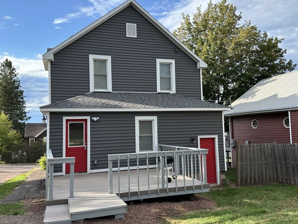 Charming 3-bedroom Home In Ironwood With Custom Tiled Showers. Dog-friendly. - Ironwood, MI