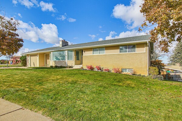 Family Home W\/ Games & Fenced Yard In South Ogden - Ogden, UT