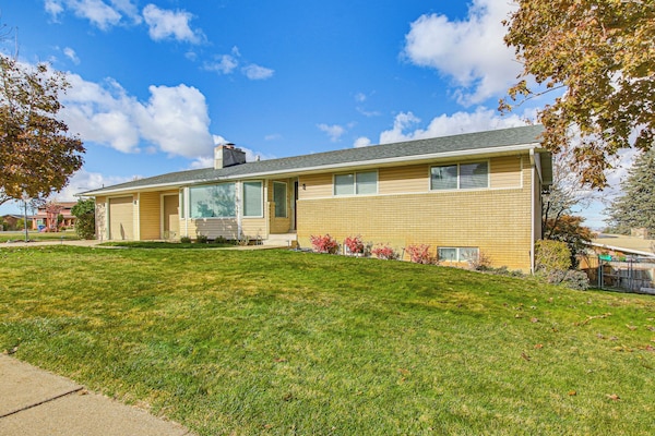 Family Home W\/ Games & Fenced Yard In South Ogden - Ogden, UT