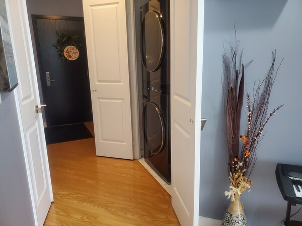 Lovely 1 Bedroom Condo Downtown Mississauga Square One - Brampton