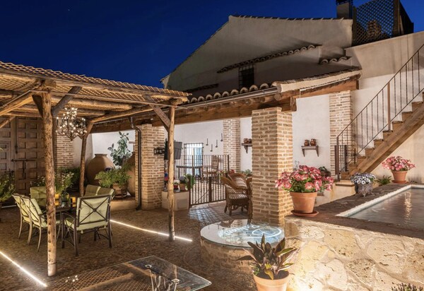 Room 'Habitación Constanza' With Shared Pool, Shared Terrace And Wi-fi - Maqueda