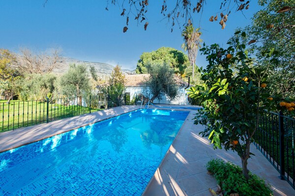 Casa De Vacaciones 'Cortijo Cabra Montés' Con Vistas A La Montaña, Wi-fi Y Aire Acondicionado - Soportújar