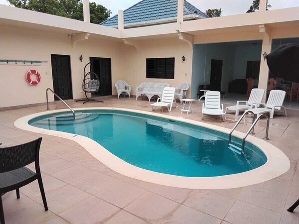 Relaxo Negril Villa, 6-bedroom, 5 Bathroom Villa In West End With Wifi, Ac - Negril