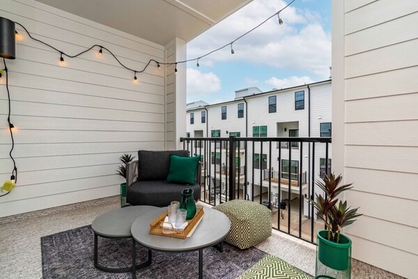 Spacious Downtown Raleigh Urban Retreat 2400 Sq. Ft. - Raleigh, NC